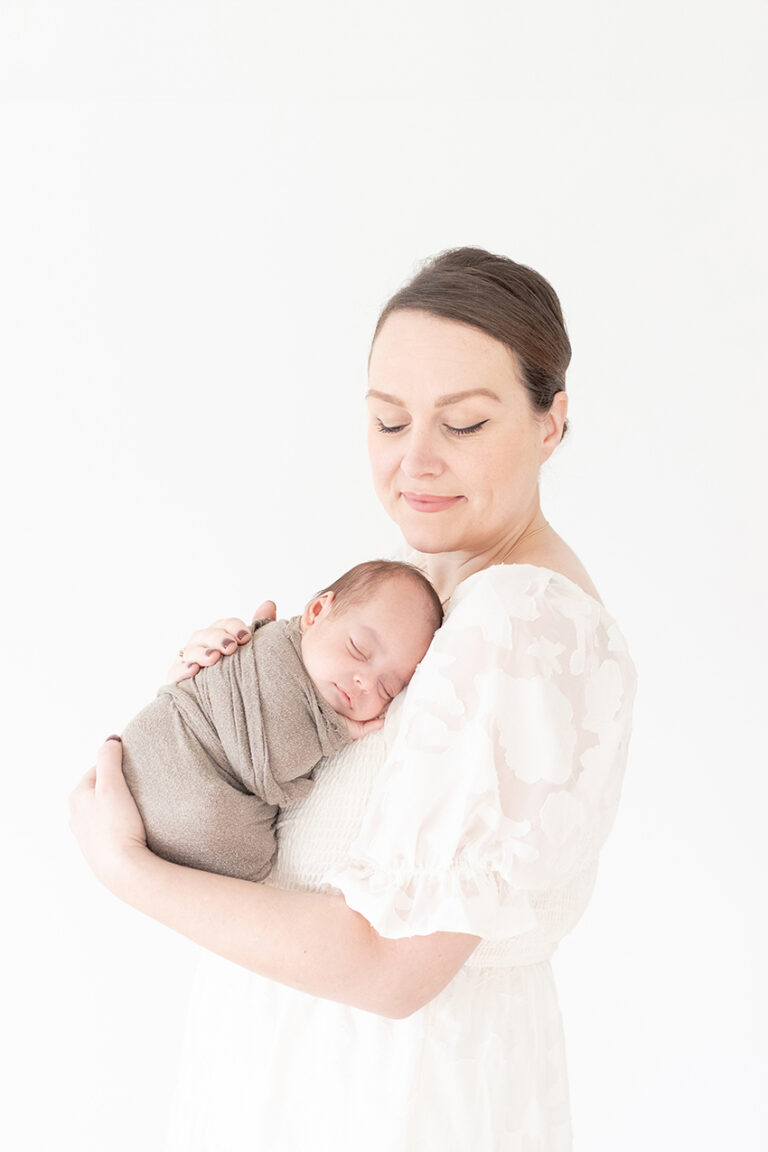 Clean and Simple Newborn Photos in the Studio Best newborn photographer
